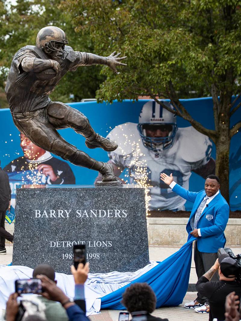 Bronze Football Player Barry Sanders Statue - YouFine Bronze Sculpture