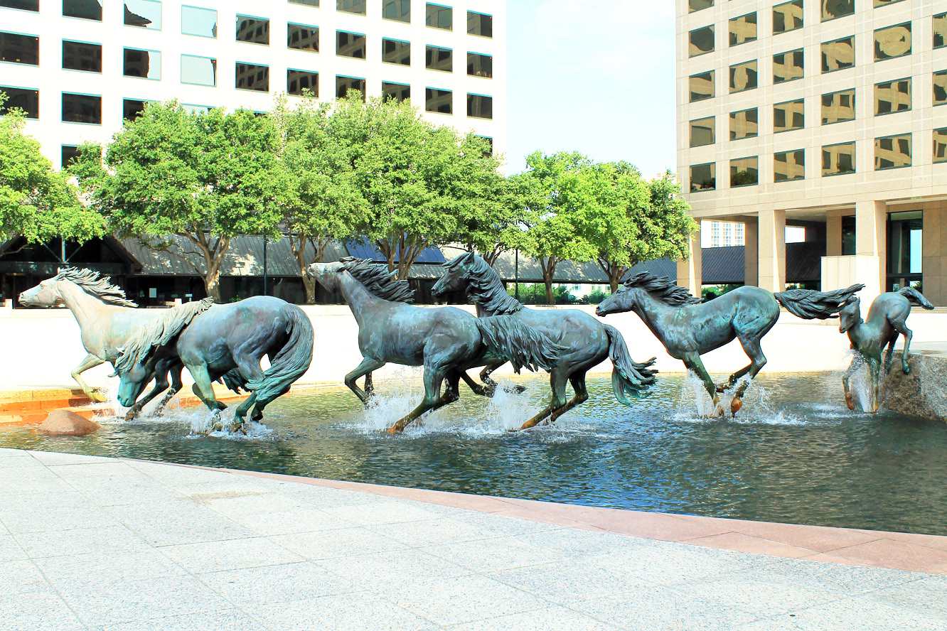 Mustangs of Las Colinas Bronze Running Horse Water Fountain - YouFine ...