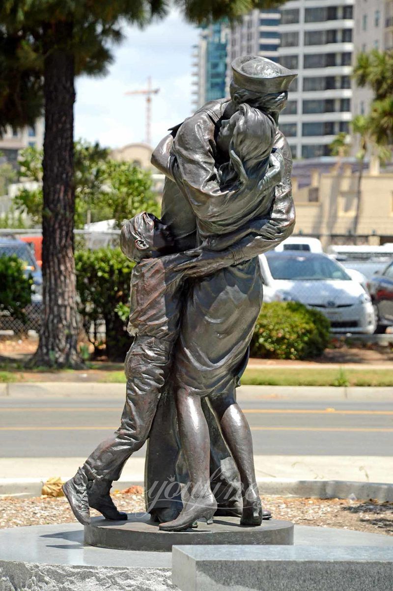 Kissing Sailor Statue - YouFine